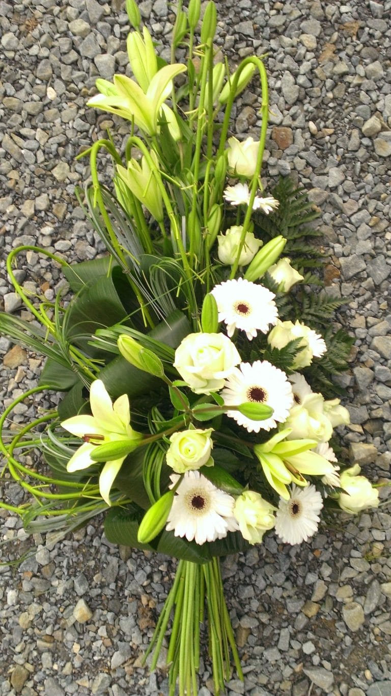 Gerbe Piquée - Deuil - Nos création originales - LM Fleurs